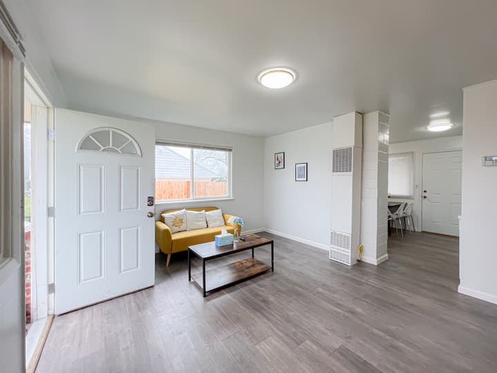 Cozy 2br/1ba Suite In Renton - Renton, WA