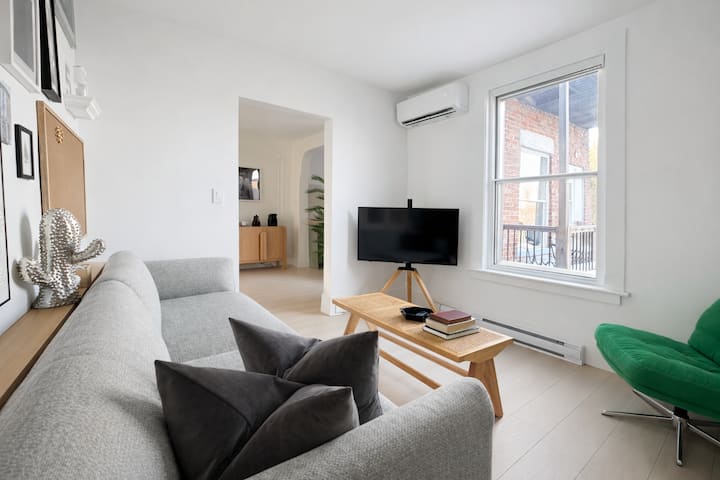 Plateau 2br Penthouse | Near Parc Lafontaine - Montreal