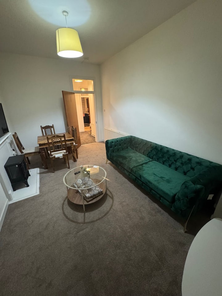 Contemporary Two Bedroom Apartment - Glasgow