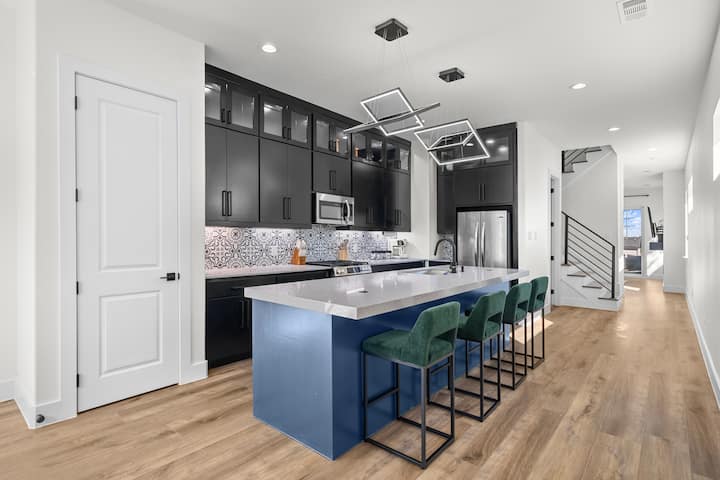 Dallas Looks Good On You! - Dallas, TX