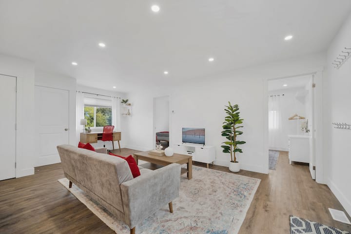 Stylish Main Floor Suite | Near Downtown Kitchener - St. Jacobs