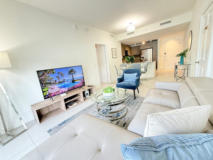 Resort-style Luxury Downtown Doral Pool View 2br - Hialeah