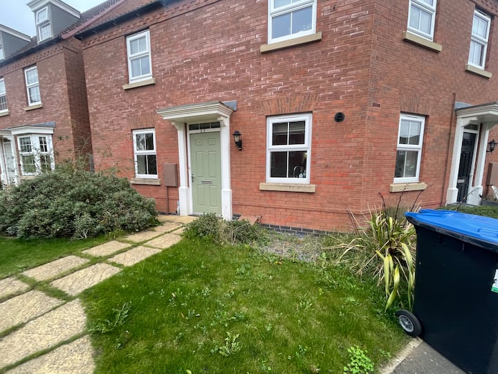 Modern 2-bedroom Ground-floor Flat - Rutland