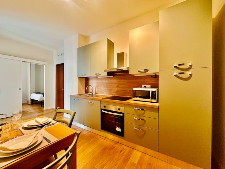 Mameli's Little Secret- In Center Of Milan - Milano