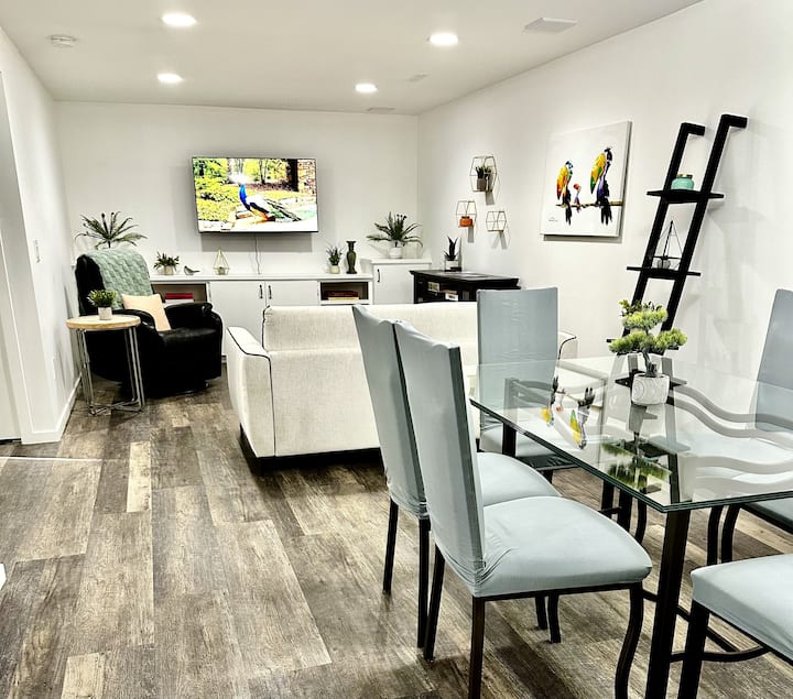 Cozy Modern 2 Bed Suite • 35 Min To Big White - Kelowna