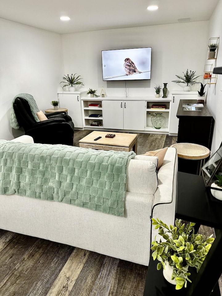 Modern 2br Suite | Ski, Golf & Wine Country - Kelowna