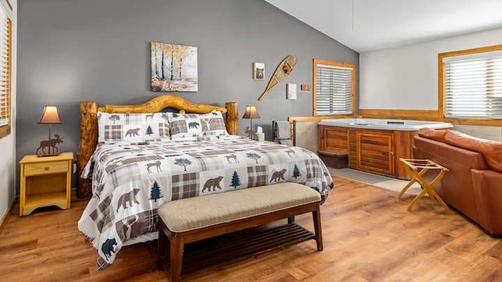 Romantic Cabin #4 Fireplace, Hot Tub-pet Friendly - Estes Park, CO