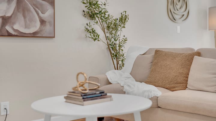 Family Pet-friendly | Backyard Silicon Valley - Santa Clara, CA