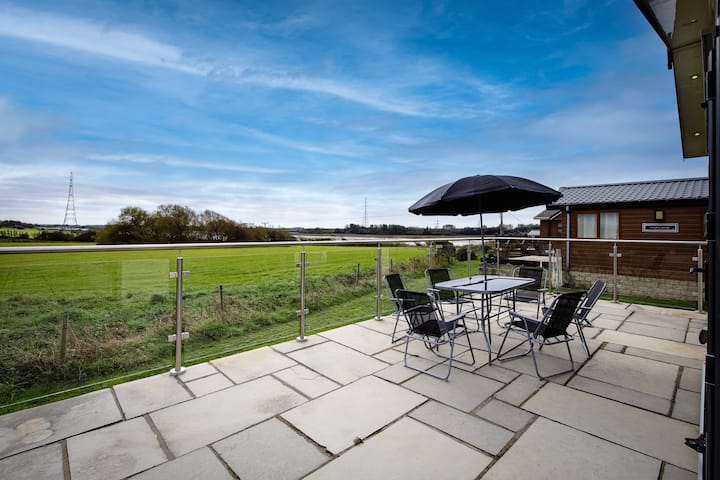 Scenic River View Lodge | Sleeps 6 | Free Parking - Blackpool