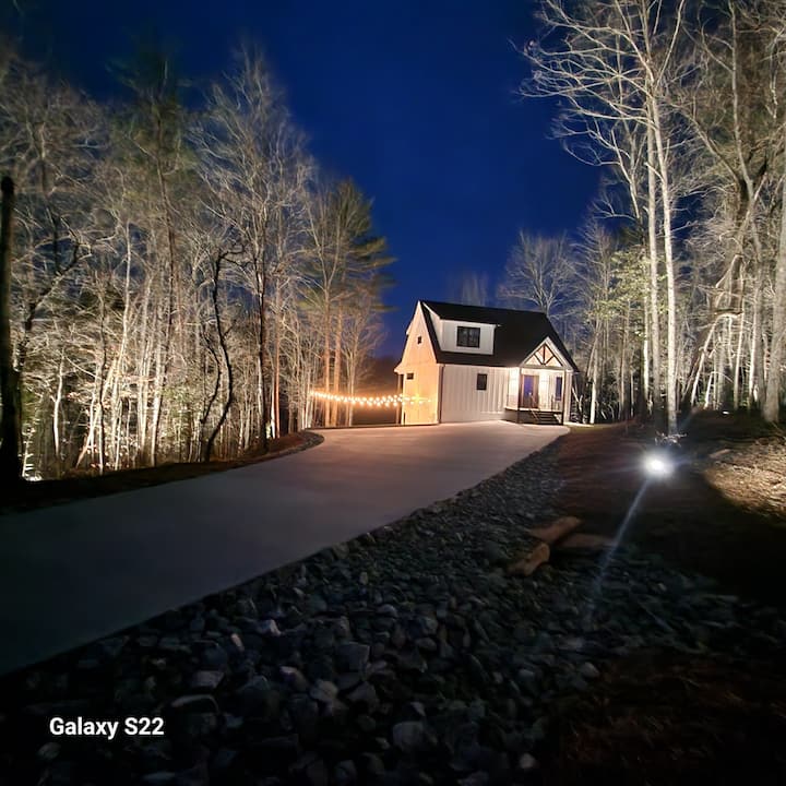 New Home Close To Helen
Hot Tub/theater/game Room - Cleveland, GA