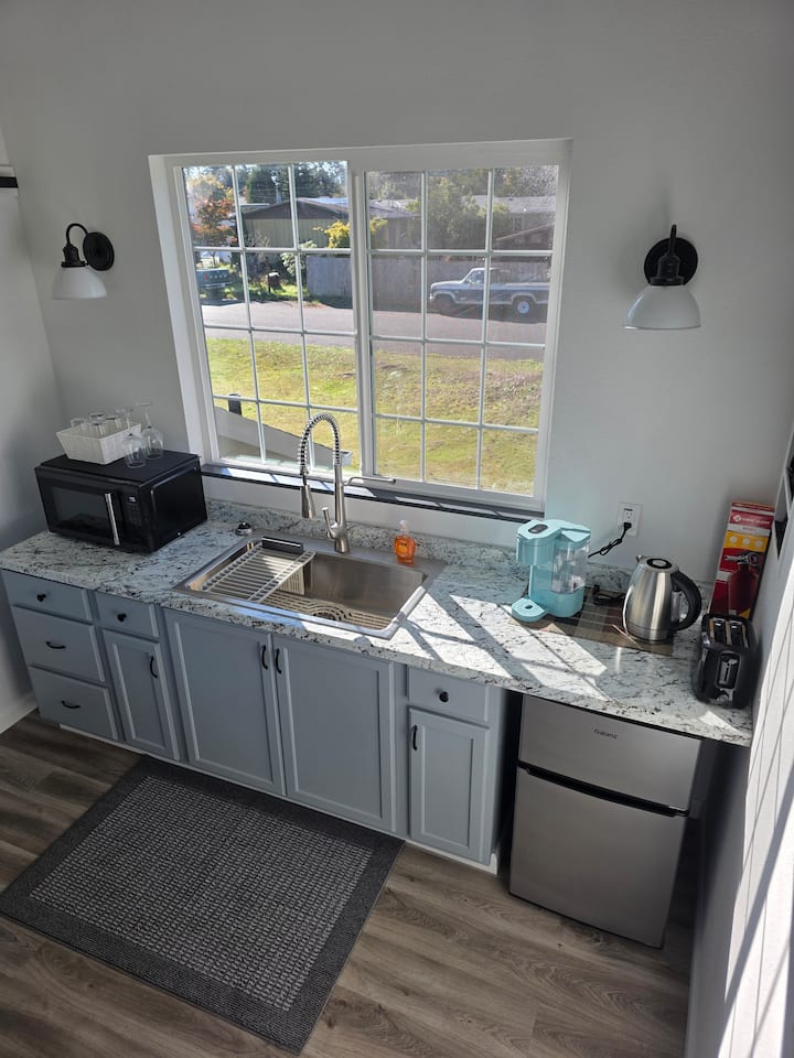 Upstairs Studio Close To Hospital Beach Casino - Coos Bay, OR