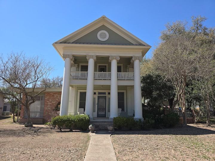 Historic Uvalde Home - Uvalde, TX