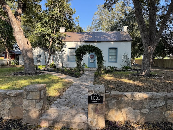 Alamo St. Bed & Bath - Redbird Ranch - San Antonio