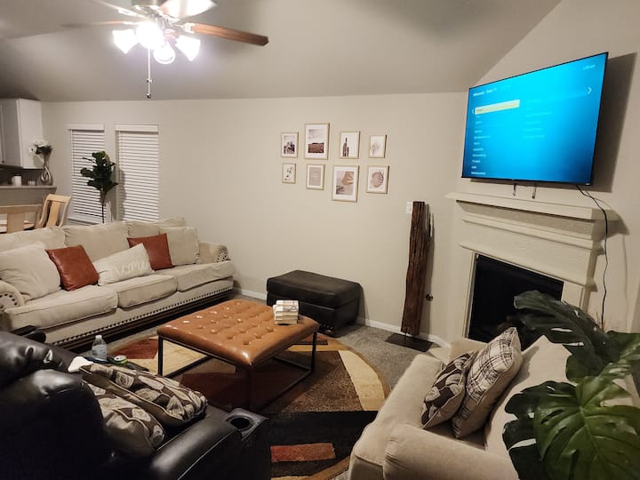 Elegant Escape In Central Location - Missouri City, TX