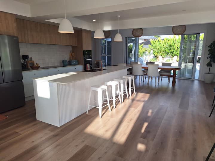The Palm Beach.
Great Location For The Family. - Coolangatta