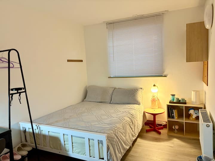 2 The Ensuite Duo - Cork, Ireland