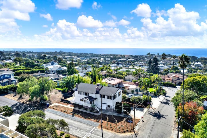 Classic Beach House - Ocean Views & Walk To Cedros - Del Mar, CA