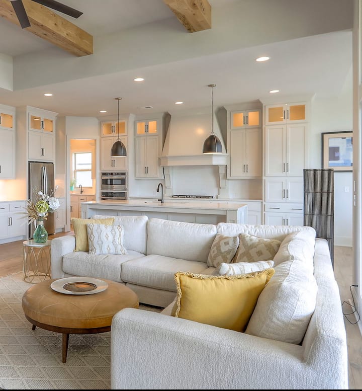 Beautiful Home South Overland Park – Explore Kc - Olathe, KS