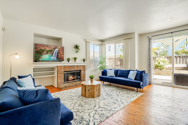 Spacious East Bay Home | Private Yard & Garage - Hayward, CA