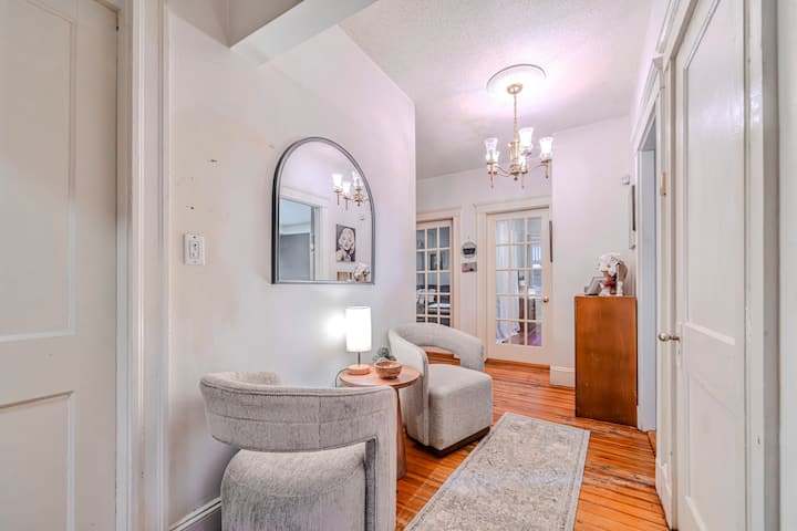 In-unit Laundry|old Brookline Charm|5 Min>longwood - Newton, MA