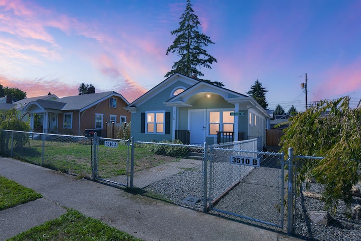 Cozy 2br Home • Fenced Yard • Near Downtown Tacoma - タコマ, WA