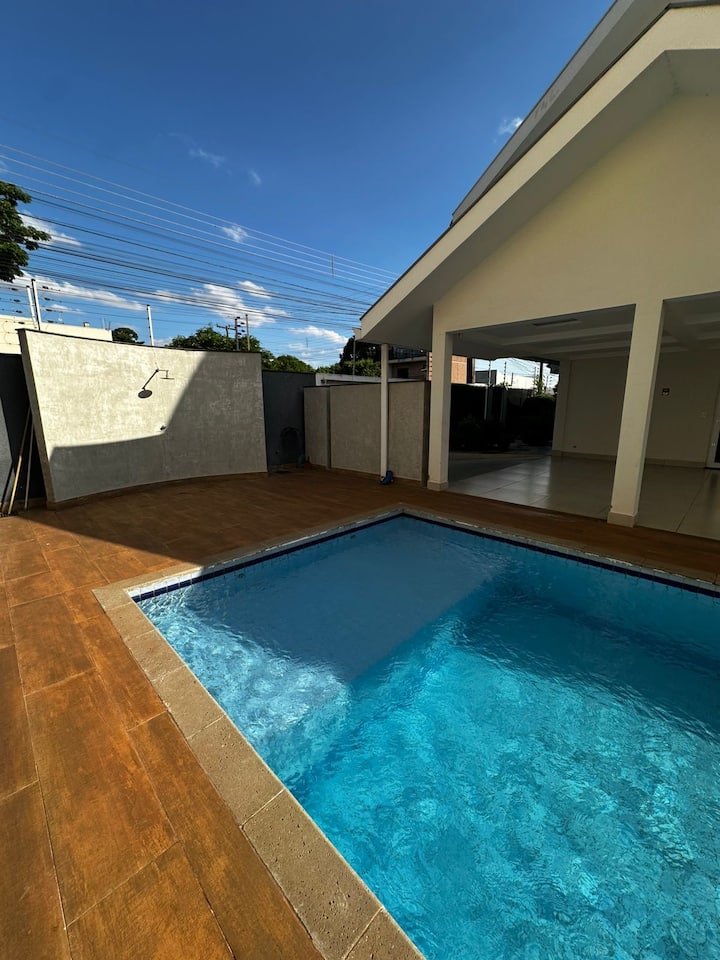 Sobrado Em Sarandi Com Piscina - Maringá