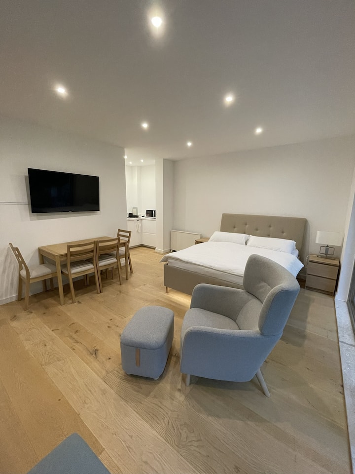 Nice And Cosy Apartment Right On The Rhein River. - Düsseldorf