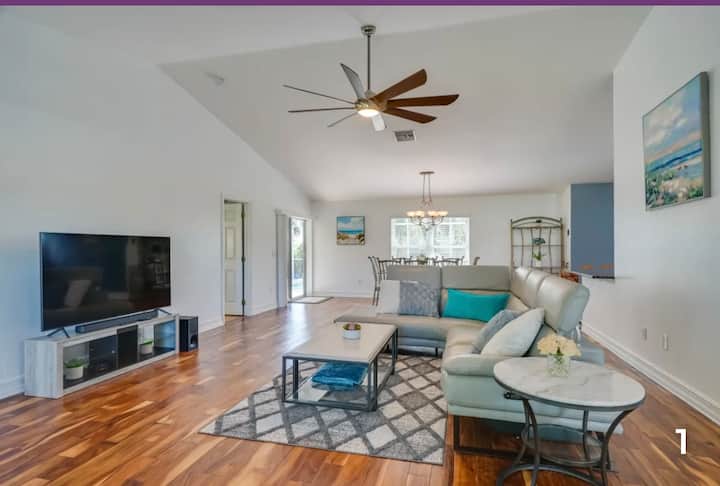 Sunshine State Serenity-cozy Retreat W/heated Pool - Cape Coral, FL