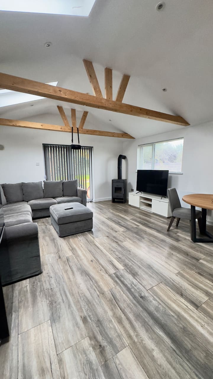 Cozy 2-bedroom Cottage-style Home - Swords