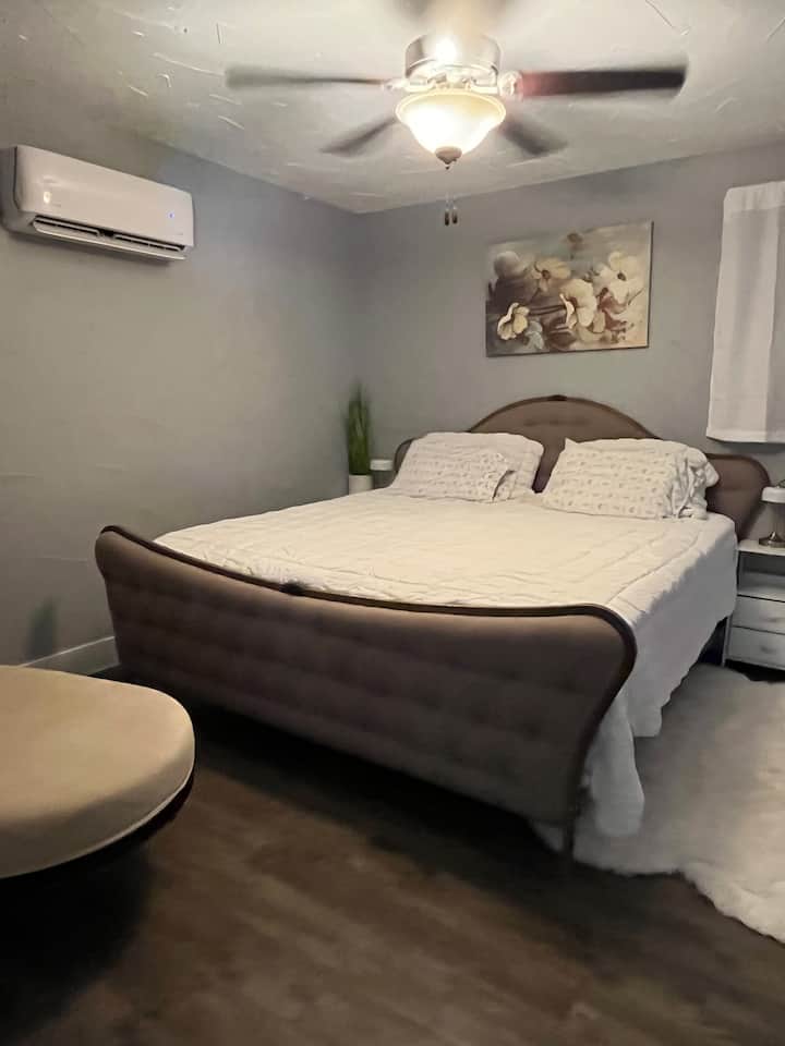 Comfortable Guesthouse - Kyle, TX