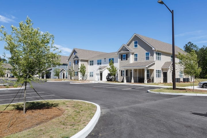 Modern Stay Savannah | Near Airport & Downtown - Pooler, GA