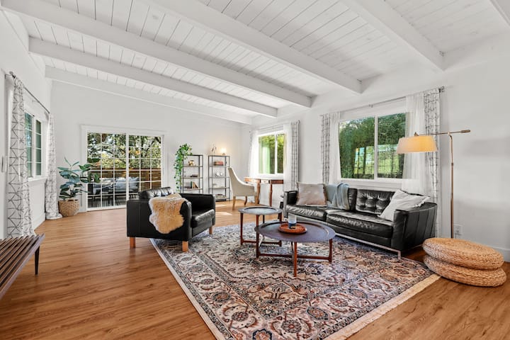 The Mesa Loft | Central, Cozy, Bright - Redding, CA