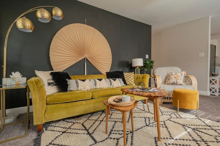 Fringe & Fiddle | Eclectic *Pet-friendly* Getaway - Lynchburg, VA