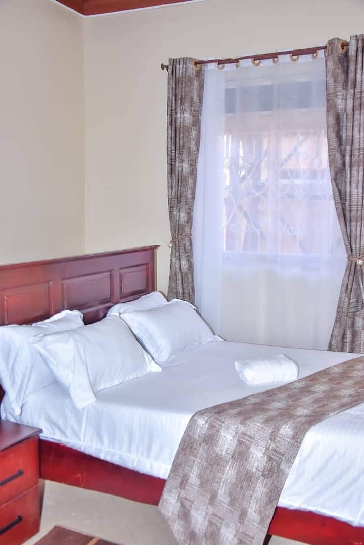 House Good Deeds Stay Entebbe Mpaala - Uganda