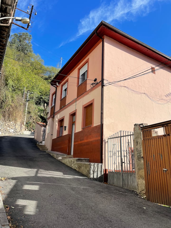 Casa En Mieres, Pequeña Y Acogedora - Mieres