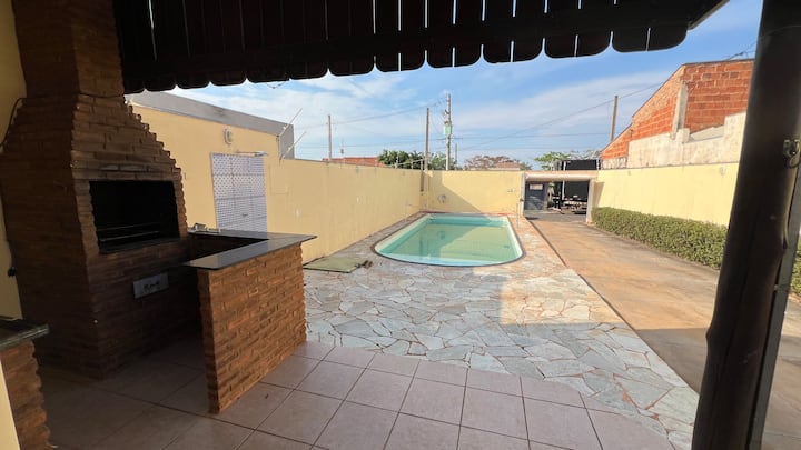 ÁRea De Lazer Com Piscina, Churrasqueira E Suíte. - Lins