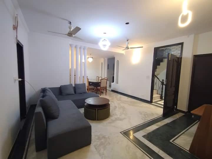 Ghar | A Homely 3bhk Haven - 구르가온