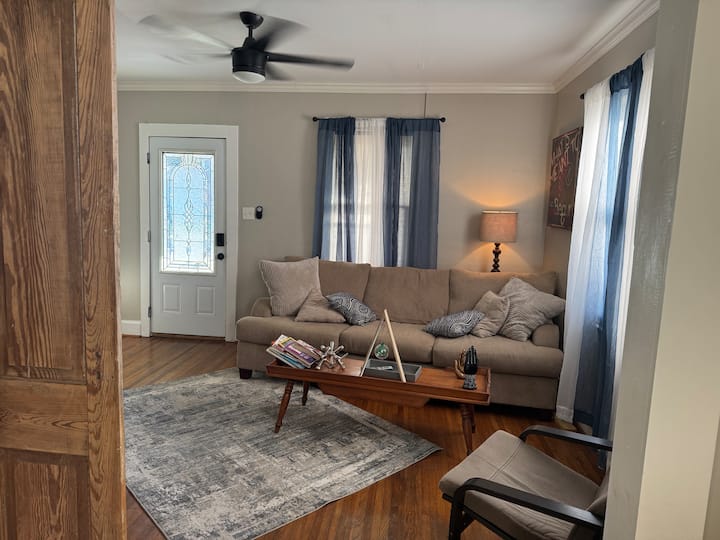 East Hill's Cozy Cottage - Pensacola, FL