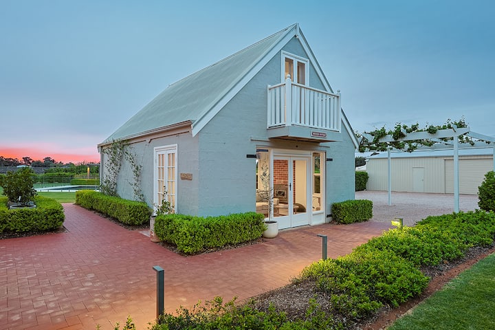 Creaton Cottage - Australia