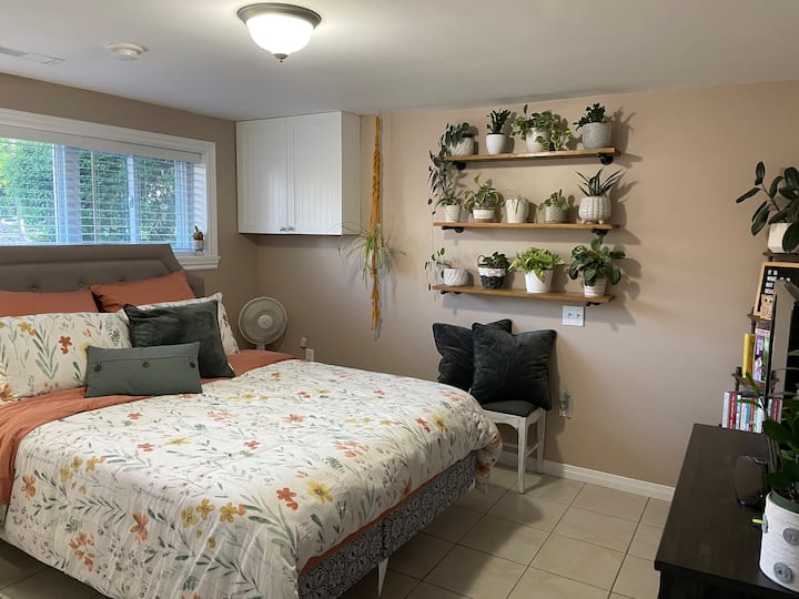 Beautiful Quiet Quant Room - Peterborough, ON, Canada