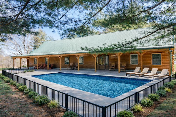 Summer Cabin - Sleeps 16 | Pool | Firepit | Pond - Ohio