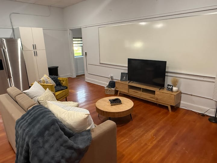 The Tree View Retreat - Lake View, IA