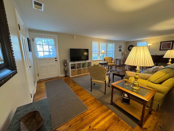 The Bungalow At 10 Spring Street - Lodi, OH