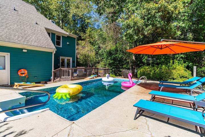 New Family Retreat~pool~pets~fire Pit~games~garage - Raleigh, NC