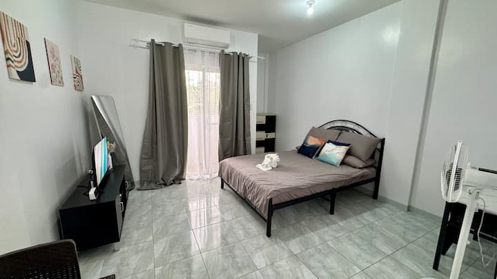 Stylish & Comfortable Space At Casa Navarra - Mariveles