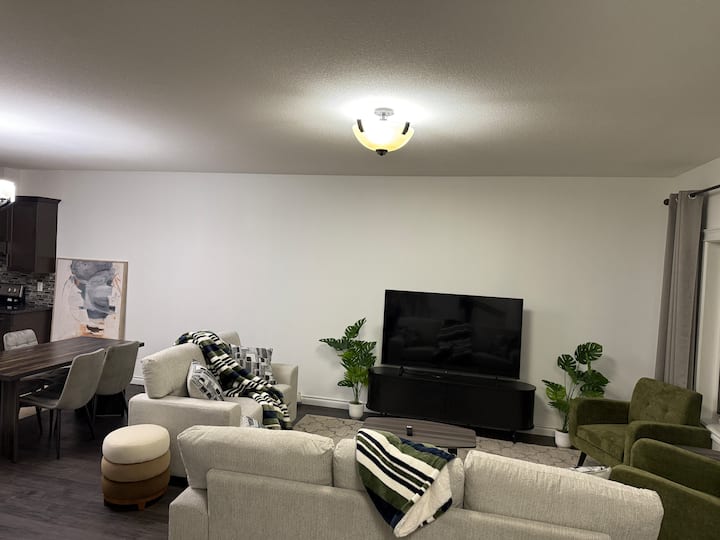 Thedebras Serene 3br Home At Sutherland - Saskatoon