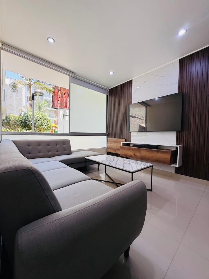 Palmeras | Primer Piso, Vista A Parque Con Piscina - Piura