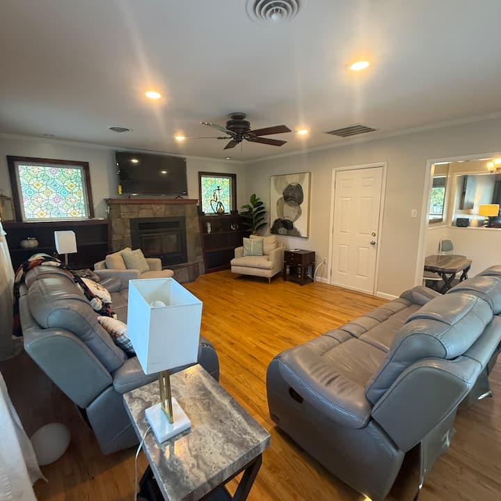 Modern Cozy Home -Central Arlington Near Hospital - Arlington, TX