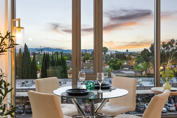 Wilshire Blvd High Rise, Free Parking, Gym, Pool - Beverly Hills, CA