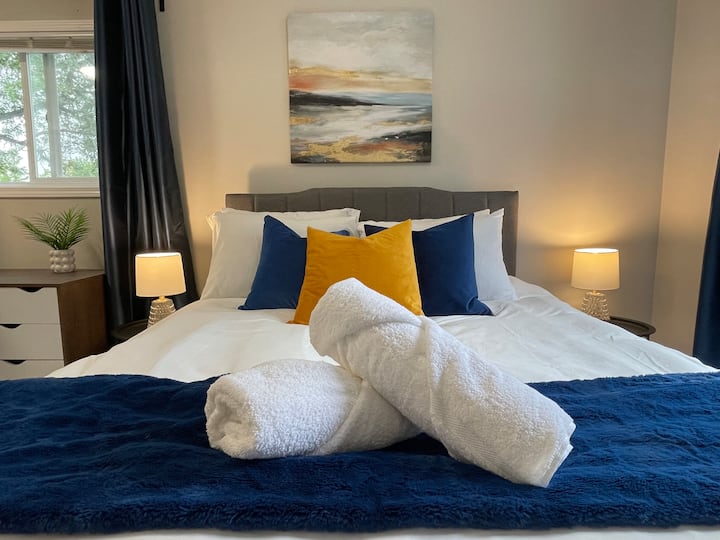 Academic Scholar: Modern Apt Near Westernu &Trails - London